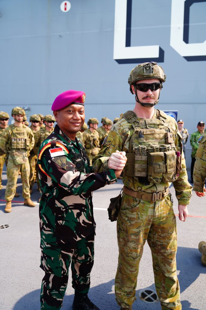 Delegasi TNI On Board di HMAS Adelaide Resmikan Latgabma Keris Woomera ...