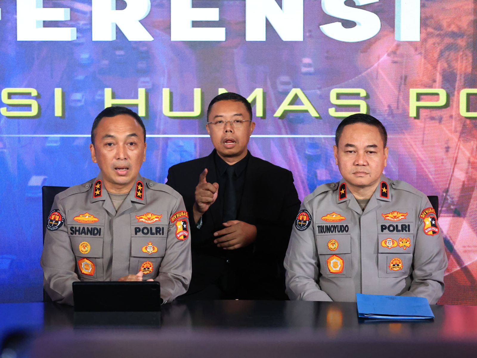 Netizen Penasaran 'Untuk Apa Robot Polisi', Ini Jawabannya - Telisik News - tNews.co.id